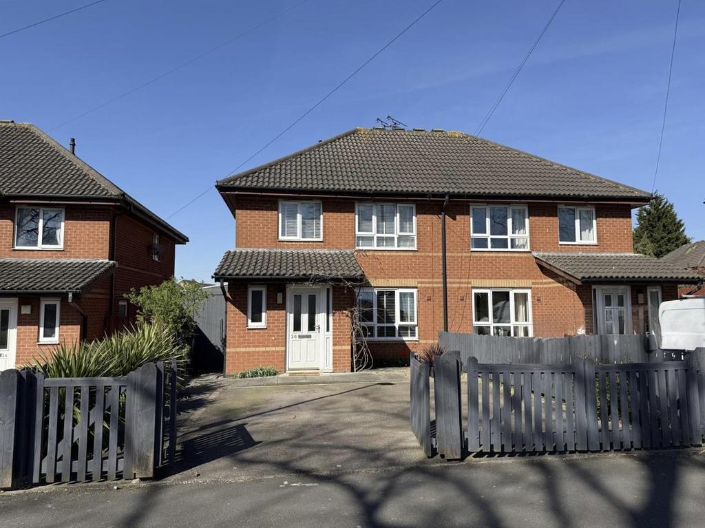 Southfields Drive, Aylestone Park LE2 3 bed semi-detached house - £230,000