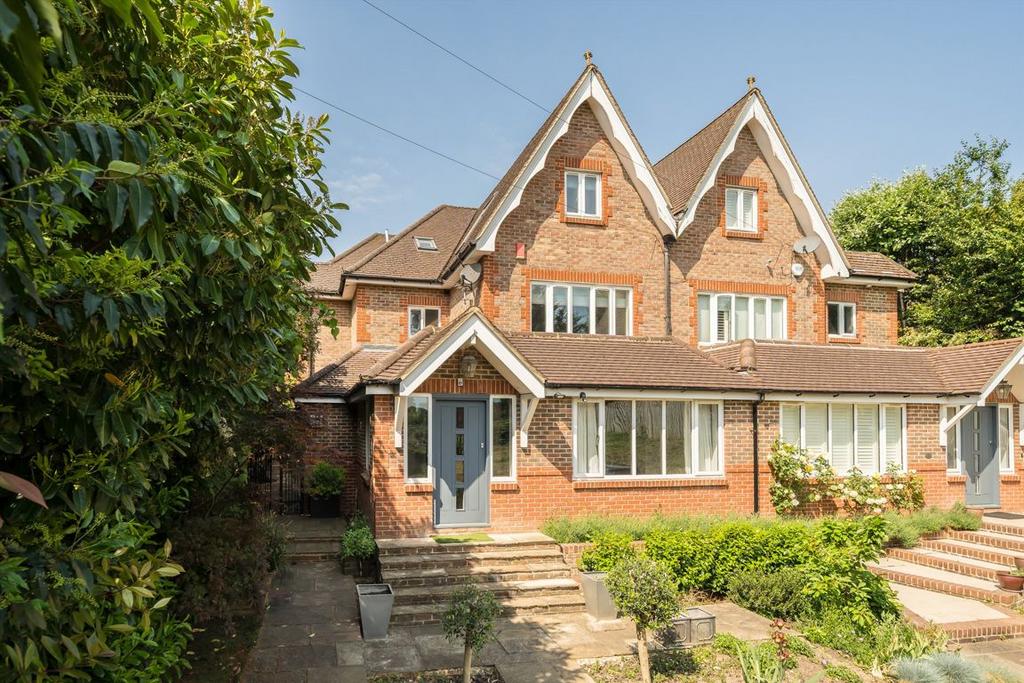 Queensmere Road, Wimbledon Common 5 bed house - £7,000 pcm (£1,615 pw)