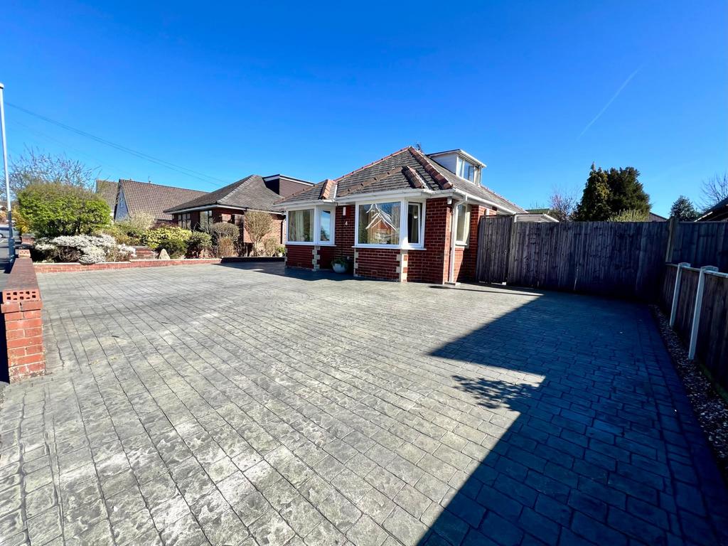 The Spinney, Poulton-Le-Fylde FY6 3 bed bungalow for sale - £365,000