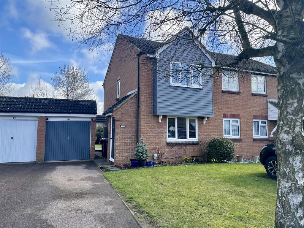 Nash Close, Welham Green North Mymms... 2 bed end of terrace house - £ ...