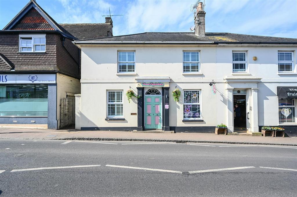 High Street, Henfield 2 bed flat for sale - £299,950