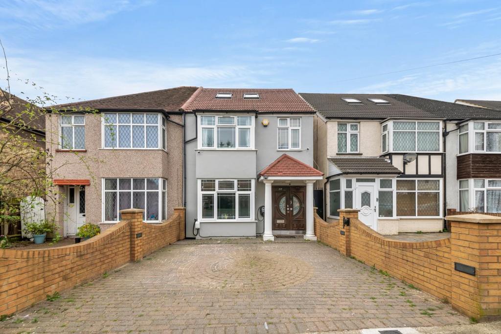 Botwell Lane, Hayes, UB3 2AQ 4 bed house for sale - £635,000