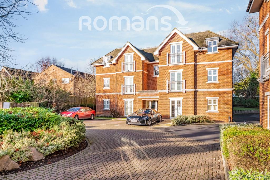 Bramshott Place, Fleet, GU51 2 bed flat - £1,350 pcm (£312 pw)