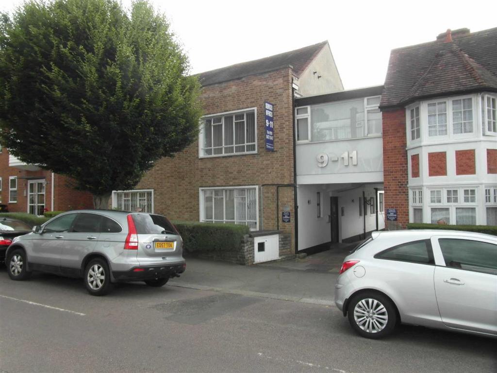 High Beech Road, Loughton Serviced office - £450 pcm (£104 pw)