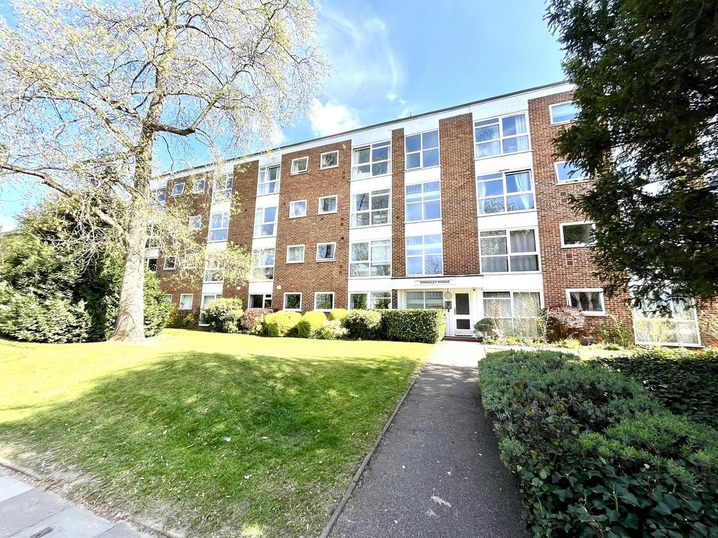 Claremont Road, Surbiton, Surrey. KT6... 2 bed flat to rent - £1,750 ...