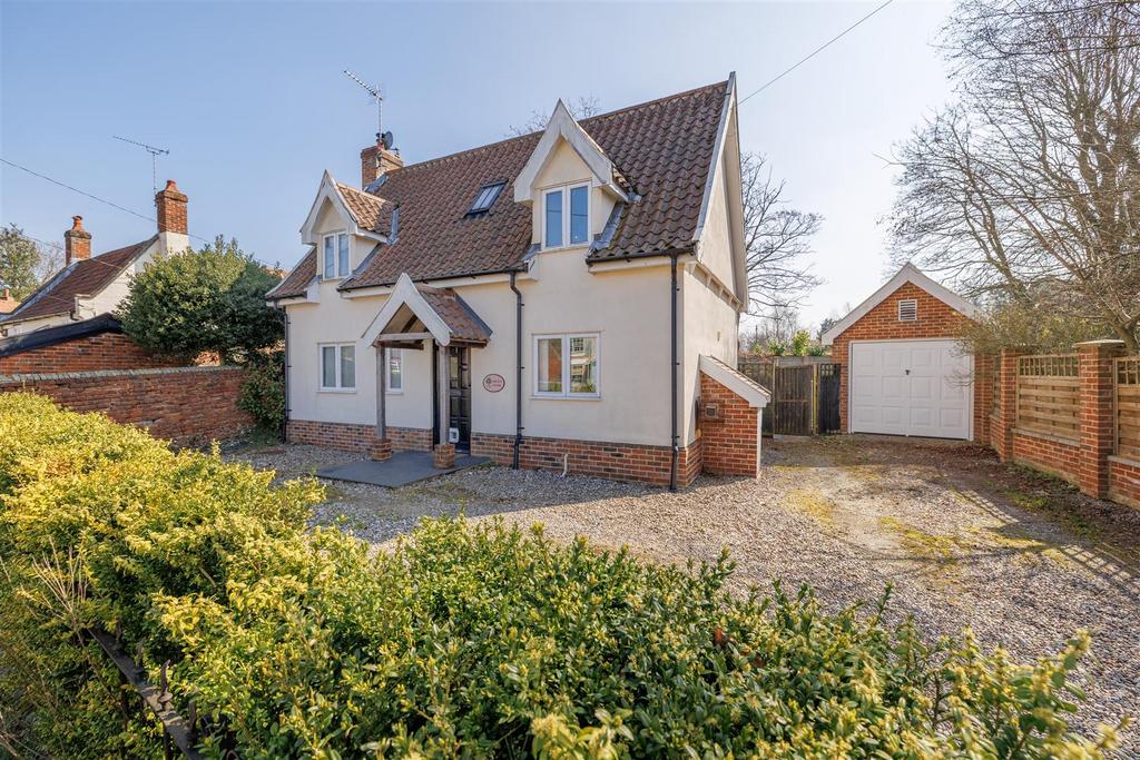 Mill Road, Halesworth IP19 3 bed detached house for sale - £325,000