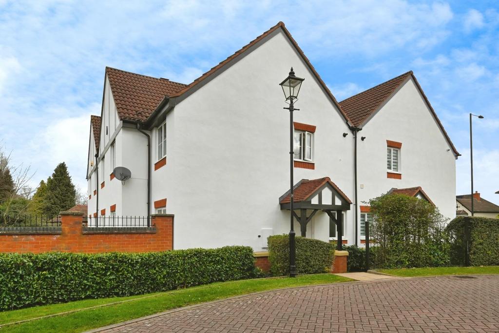 Tudor Way, Sutton Coldfield 2 bed townhouse - £360,000