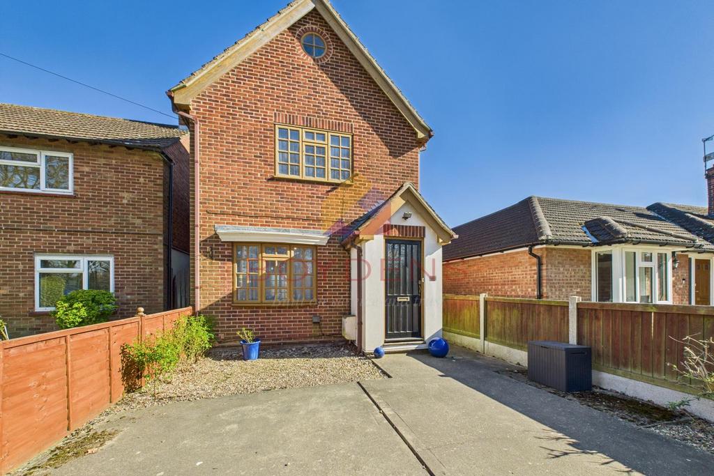 Armoury Road, Colchester CO6 3 bed detached house - £335,000