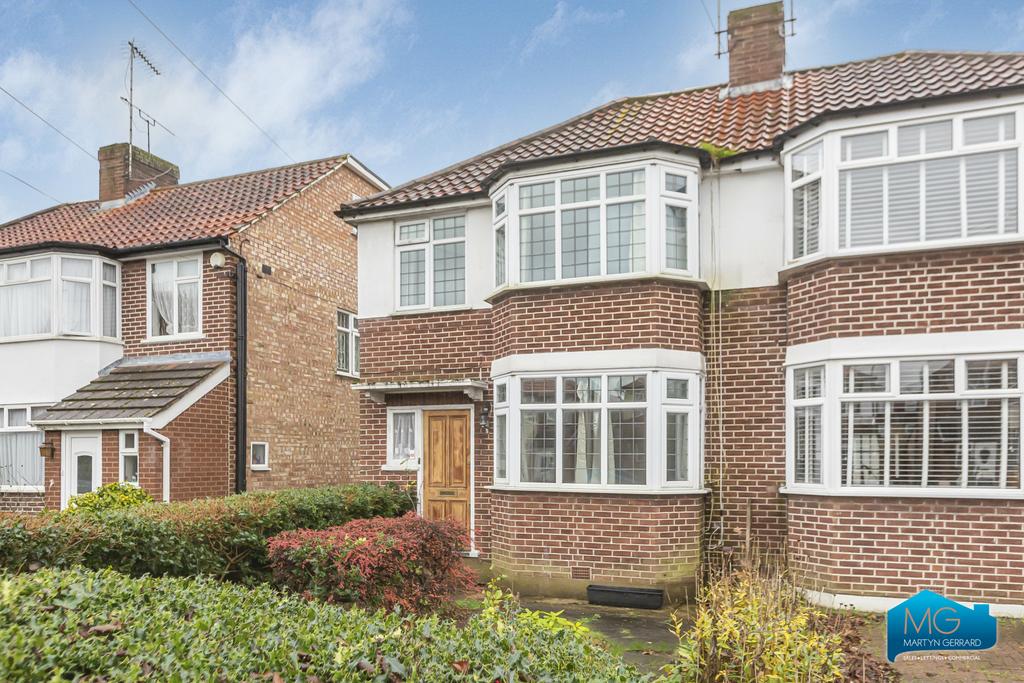 Oakhampton Road, Mill Hill, London, NW7 2 bed end of terrace house - £ ...