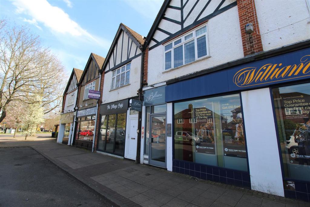 high road, byfleet Property to rent - £950 pcm (£219 pw)
