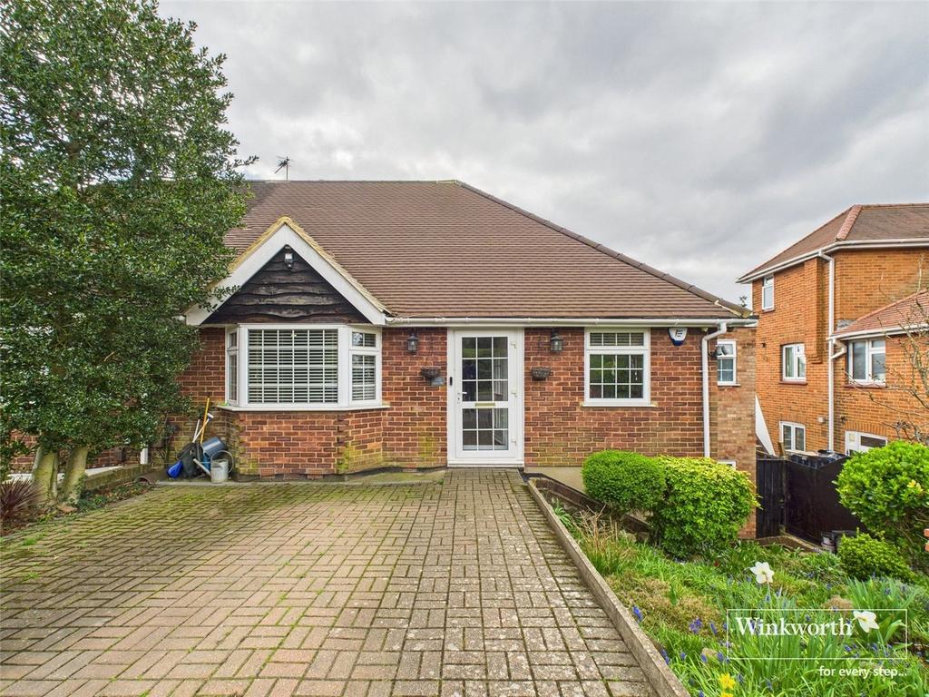 Barn Hill, Middlesex HA9 6 bed semi-detached house for sale - £875,000