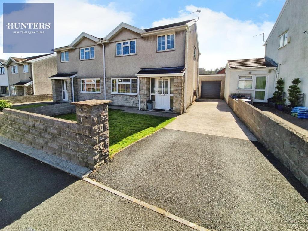 Hendre Road, Pencoed, Bridgend 3 bed semi-detached house - £220,000