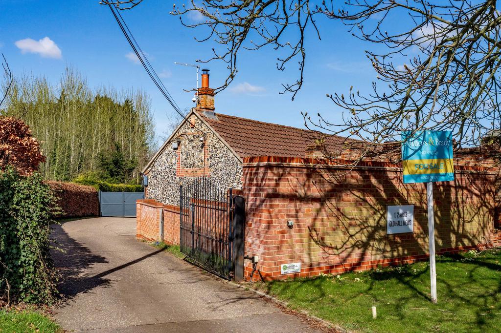 Watton Road, Colney 2 bed barn conversion - £290,000