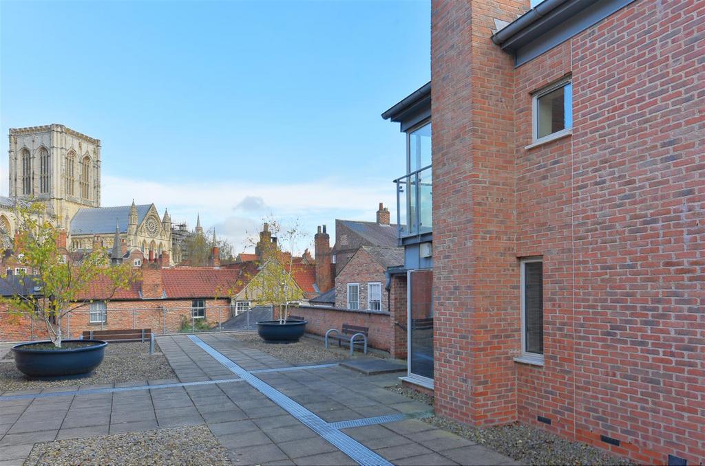 14 Stonegate Court, Stonegate 2 bed apartment for sale - £375,000