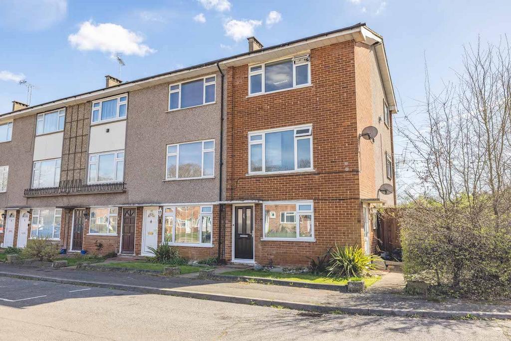 St Davids Close, Iver Heath SL0 2 bed maisonette for sale - £325,000