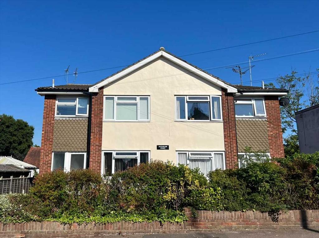 62 Elmsleigh Drive, Leigh on Sea SS9 2 bed apartment for sale - £260,000