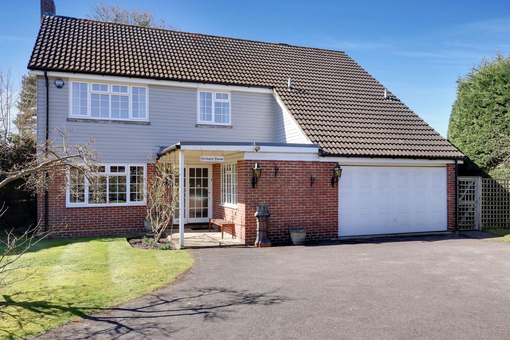 Derwent Close, Claygate, KT10 5 bed detached house - £1,350,000