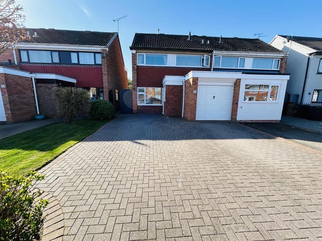 Copsewood Avenue, Nuneaton 3 bed house - £1,275 pcm (£294 pw)