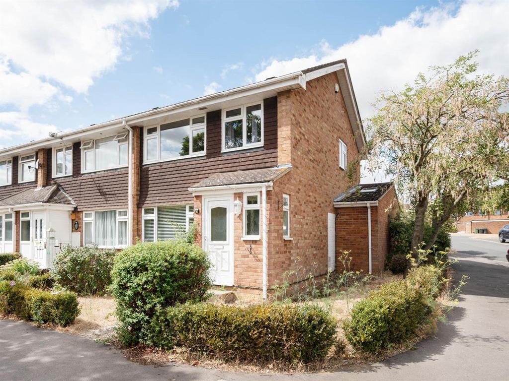 Bluebell Close Flitwick 3 bed semi-detached house - £1,450 pcm (£335 pw)