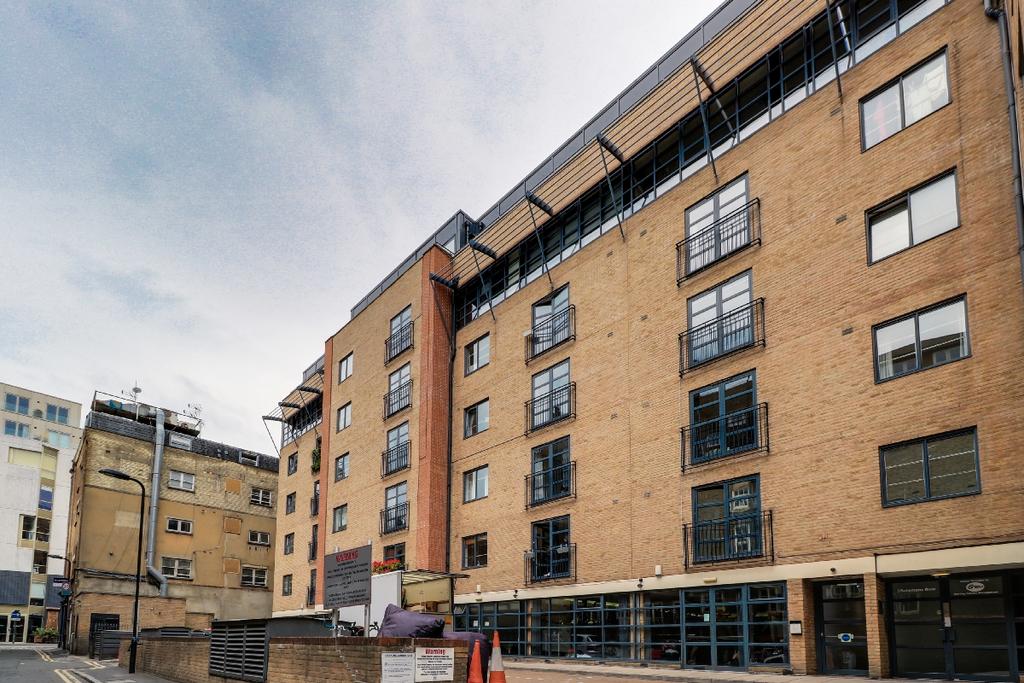 Bateman's Row, London, Shoreditch 2 bed apartment - £2,650 pcm (£612 pw)