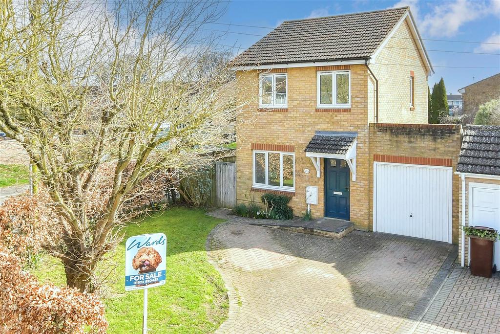 Knaves Acre, Headcorn TN27 3 bed detached house - £264,500