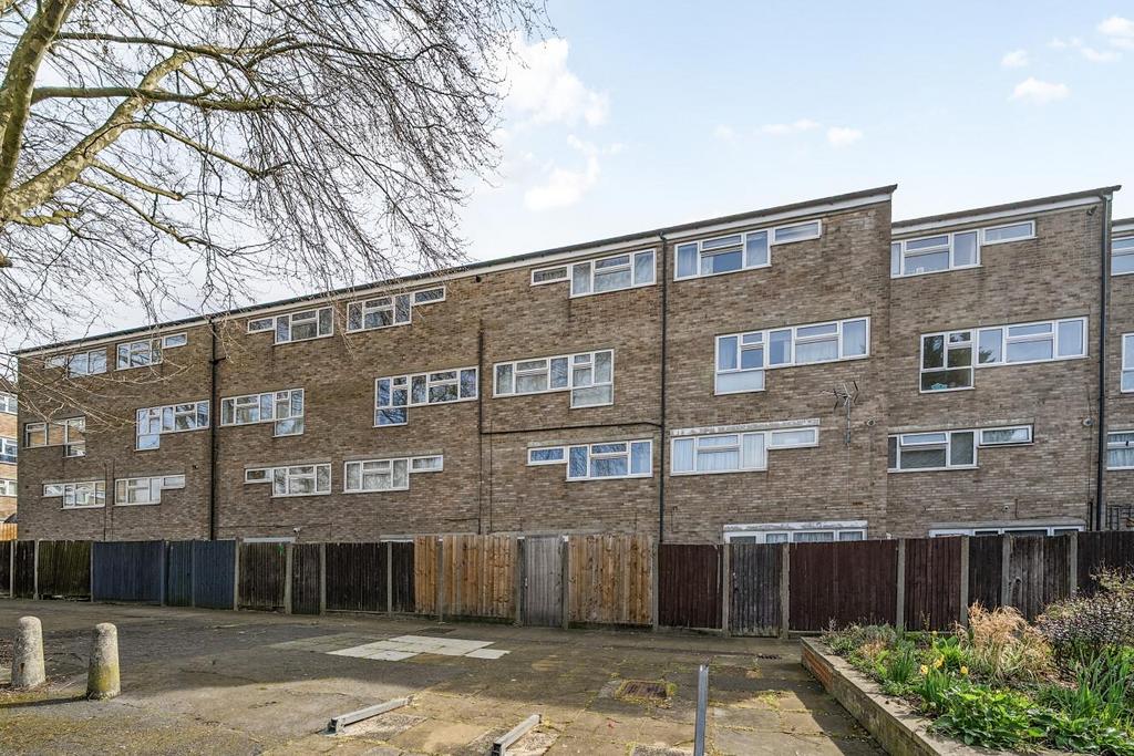 Crouch Close, Beckenham, Kent, BR3 2 bed flat - £350,000