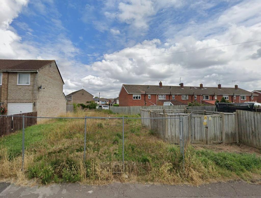 Land South of 58, Ridgemead, Calne... Land for sale - £100,000