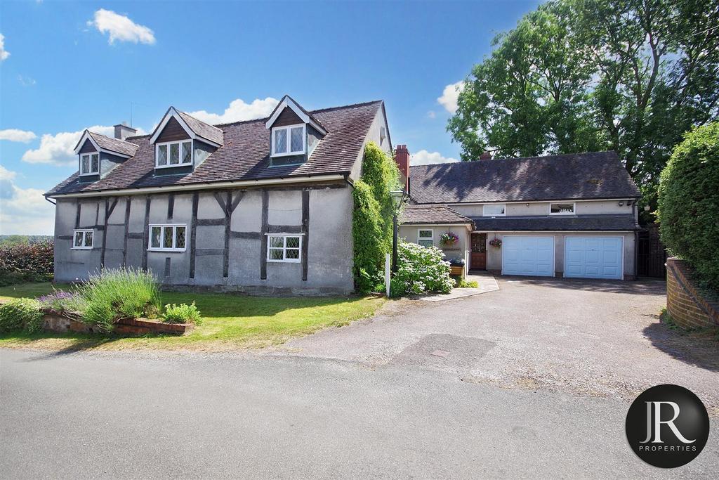 Manor Lane, Newton WS15 5 bed detached house for sale - £760,000