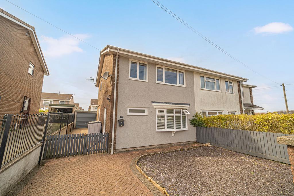 Manmoel Court, Oakdale, NP12 3 bed semi-detached house for sale - £225,000