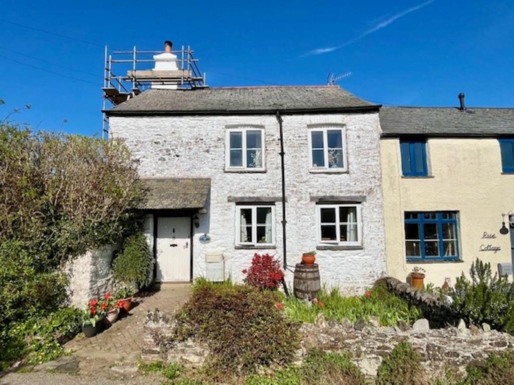 Higher Dean, Buckfastleigh TQ11 3 bed end of terrace house - £320,000