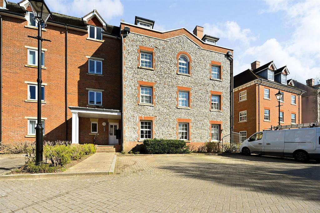 St Agnes Place, Chichester 2 bed apartment - £1,295 pcm (£299 pw)