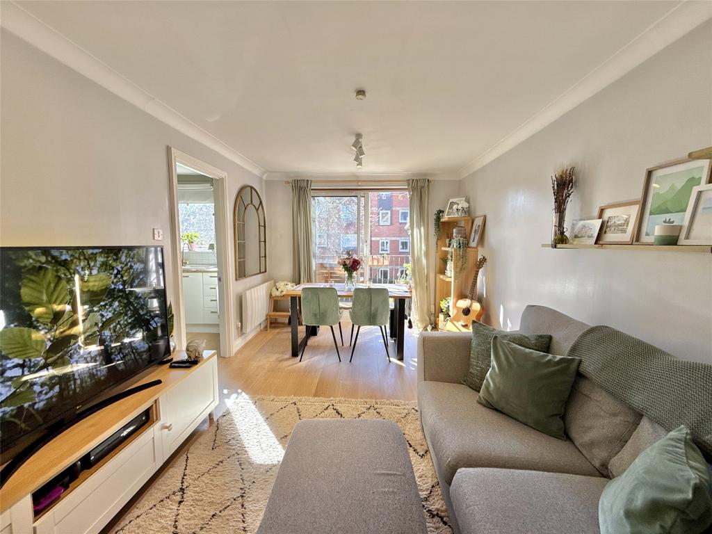 Deneside Court, Jesmond, NE2 2 bed apartment for sale - £145,000