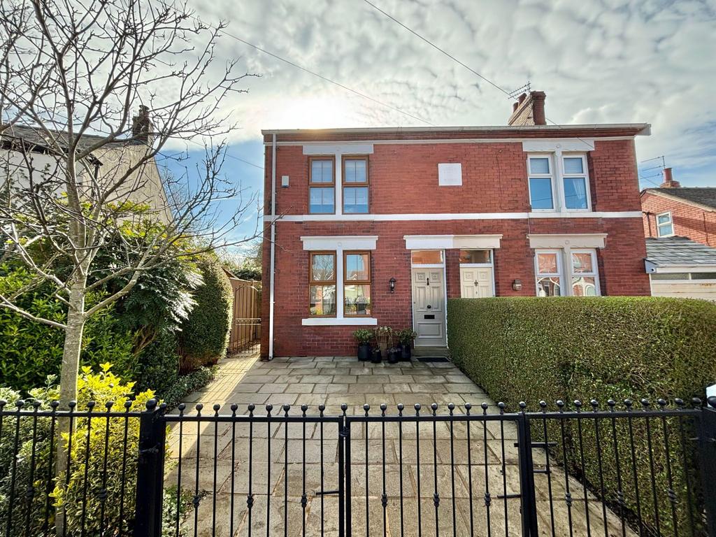 Crabtree Road, Thornton FY5 3 bed semi-detached house for sale - £275,000