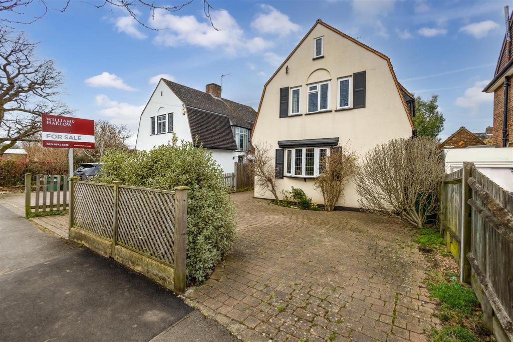 Tudor Close, Cheam Village 3 bed detached house for sale - £750,000