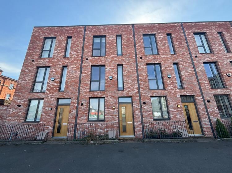 Valette Square, Cleminson Street... 3 bed townhouse - £2,100 pcm (£485 pw)