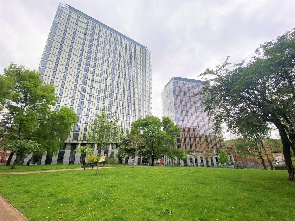 The Gate, Meadowside, Manchester M4 2 bed ground floor flat for sale ...