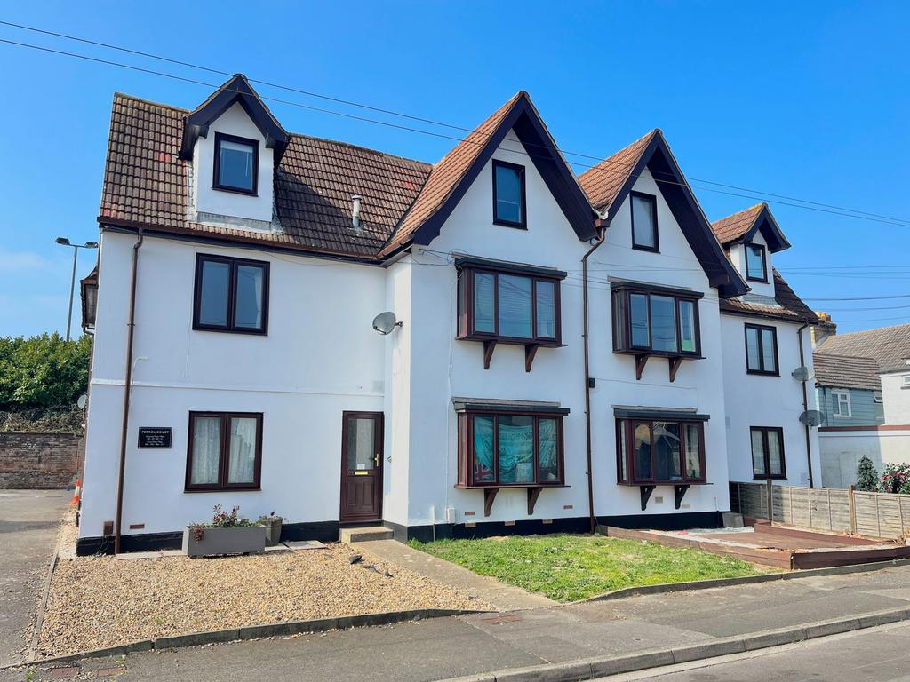 Ferrol Road, Gosport, PO12 4UG 2 bed duplex - £127,500
