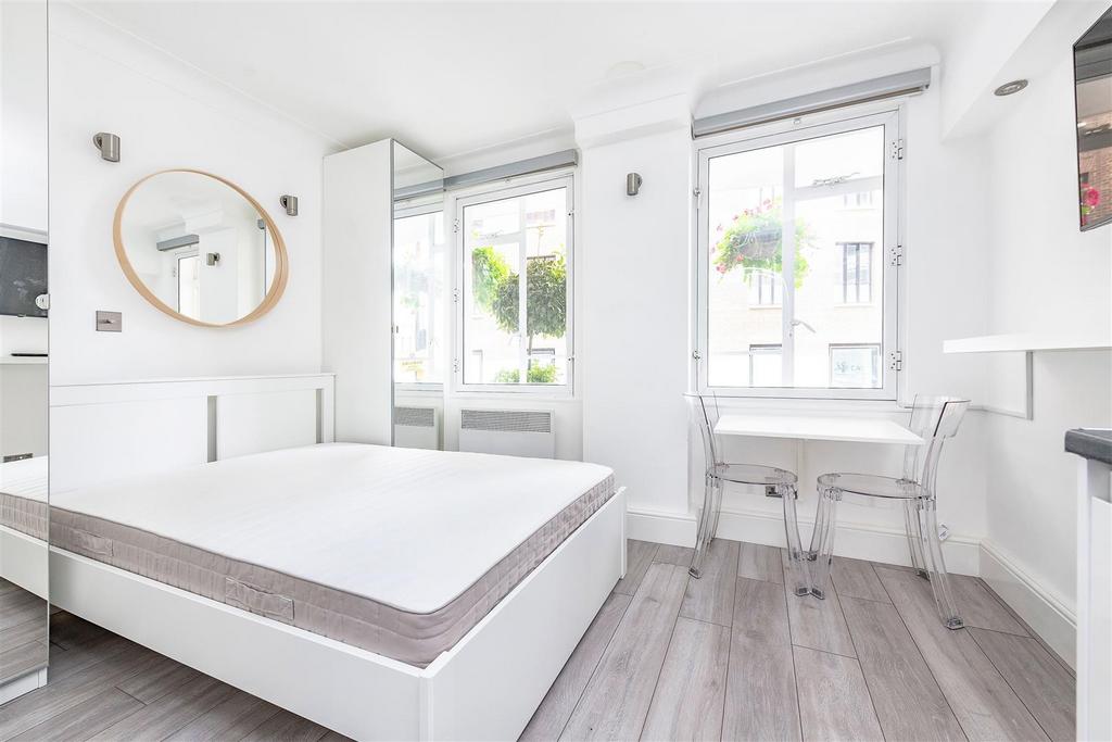 35 Buckingham Gate, Westminster... Studio - £1,517 pcm (£350 pw)