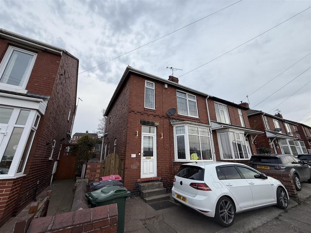 Highthorn Road, Kilnhurst, Mexborough 3 bed semi-detached house - £155,000