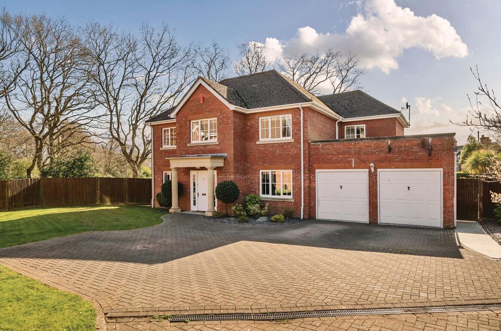 Danehurst Place, Locks Heath... 5 bed house - £1,095,000