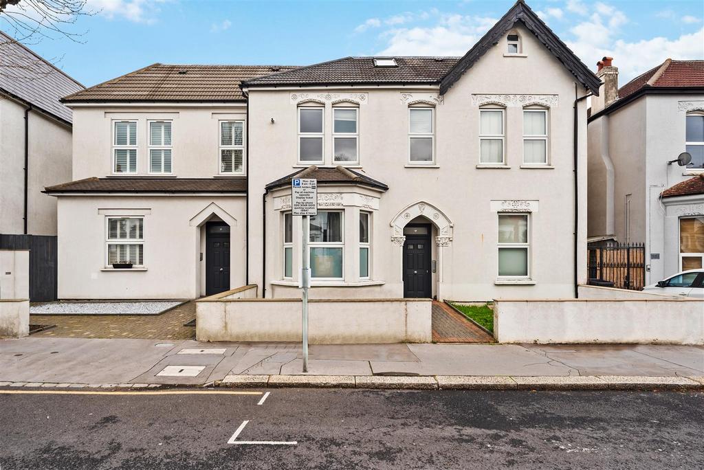 Whitworth Road, London 2 bed flat - £315,000
