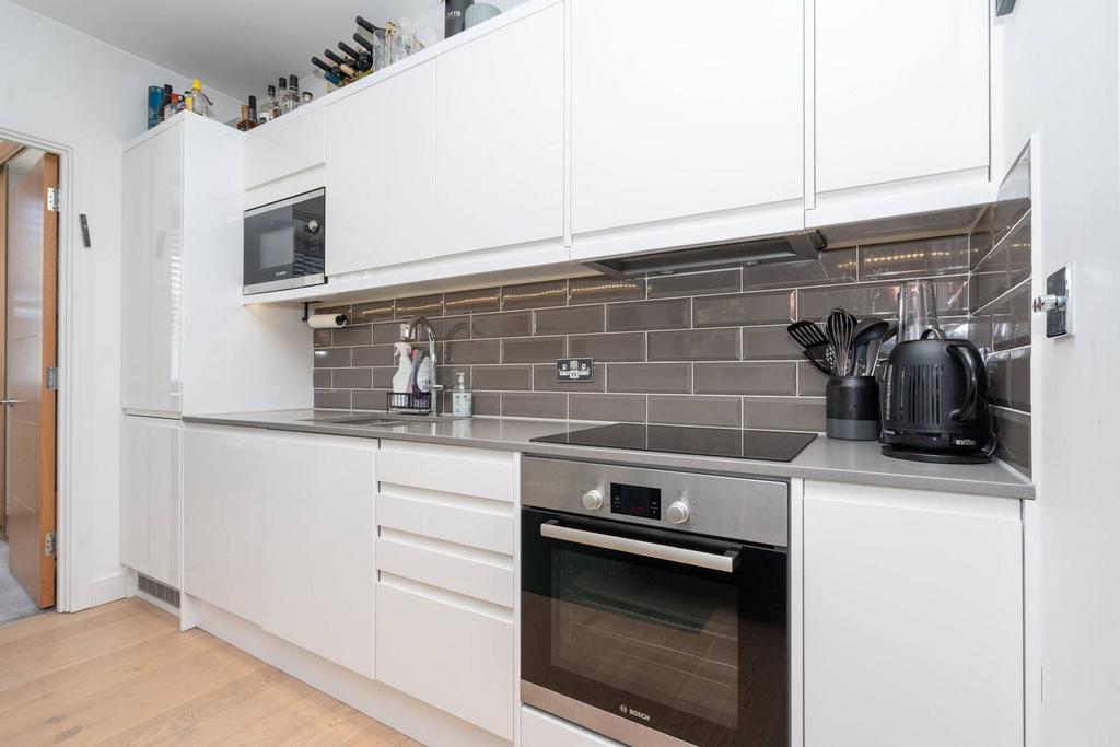Aldenham Road, WD23, Bushey, WD23 1 bed flat - £265,000