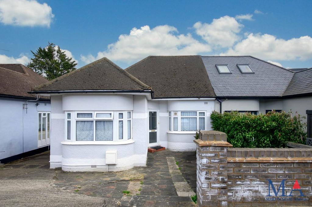 Fairmead Crescent, Edgware, HA8 5 bed semi-detached bungalow for sale ...