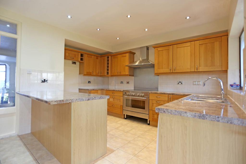 Ashburton Avenue, Goodmayes, IG3 3 bed terraced house - £2,500 pcm (£ ...