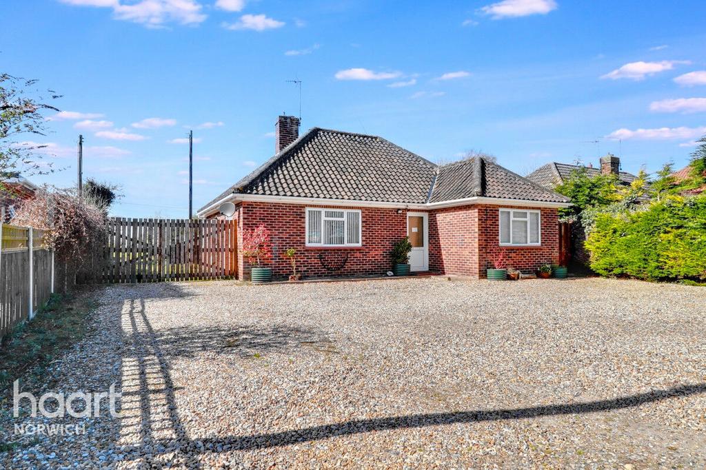 North Walsham Road, Coltishall 3 bed detached bungalow for sale - £500,000