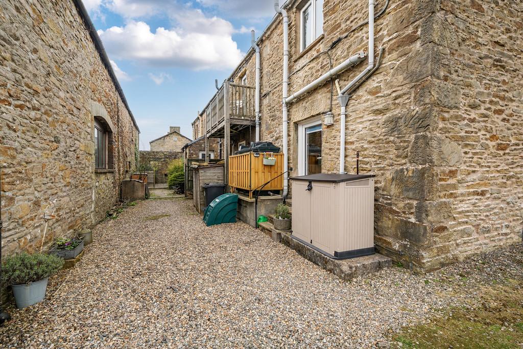 Moor Cottage, Hutton Roof, LA6 2PE 2 bed cottage for sale - £210,000