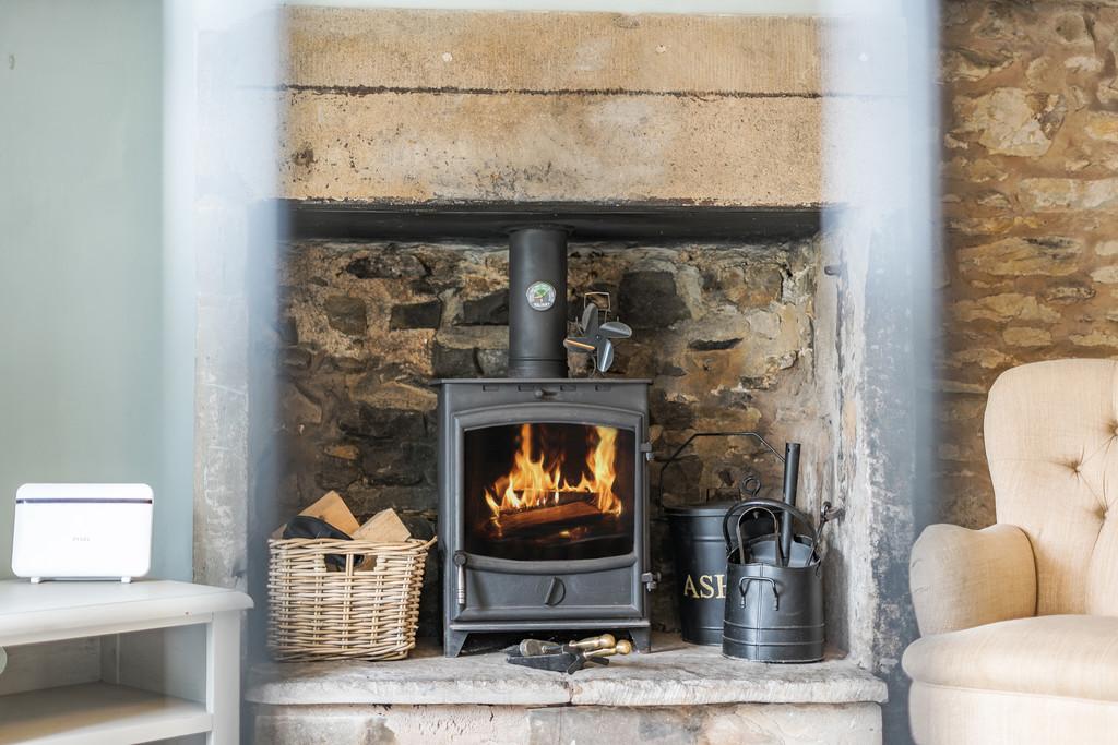 Moor Cottage, Hutton Roof, LA6 2PE 2 bed cottage for sale - £195,000