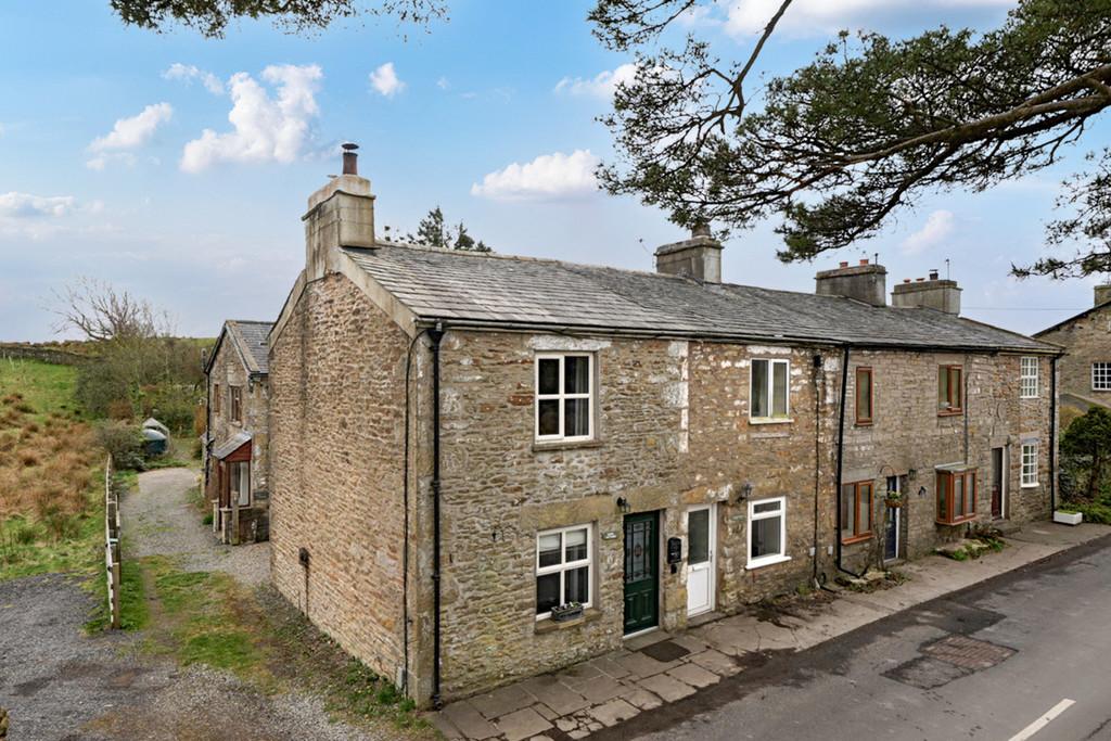Moor Cottage, Hutton Roof, LA6 2PE 2 bed cottage for sale - £210,000