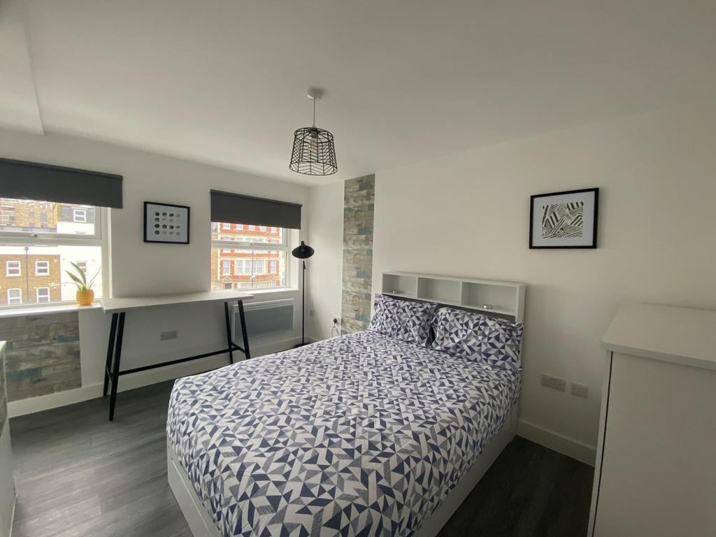 Camberwell Road, London, SE5 Studio - £1,350 pcm (£312 pw)