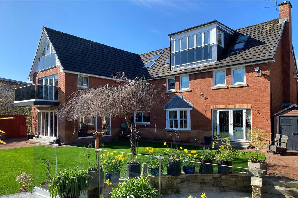 Douglas Muir Drive, Milngavie 6 bed detached house for sale - £925,000